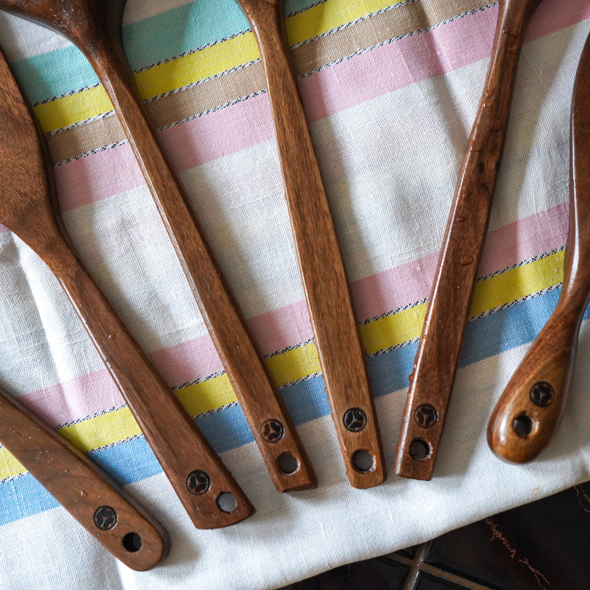 Dark Walnut Kitchen Utensils 6 Pieces Set - Oishya